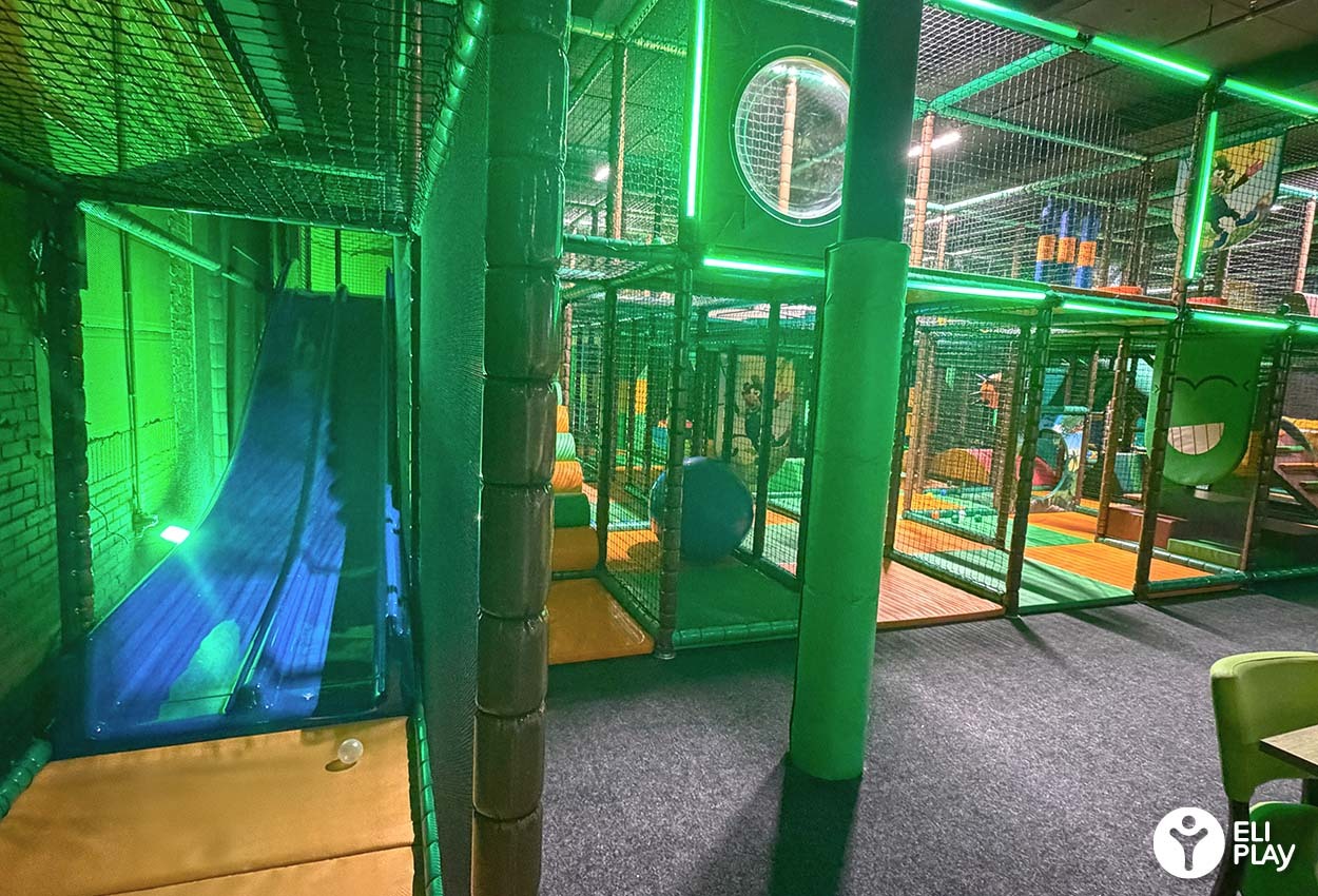Indoor playground Monkey Town in shopping mall | ELI Play